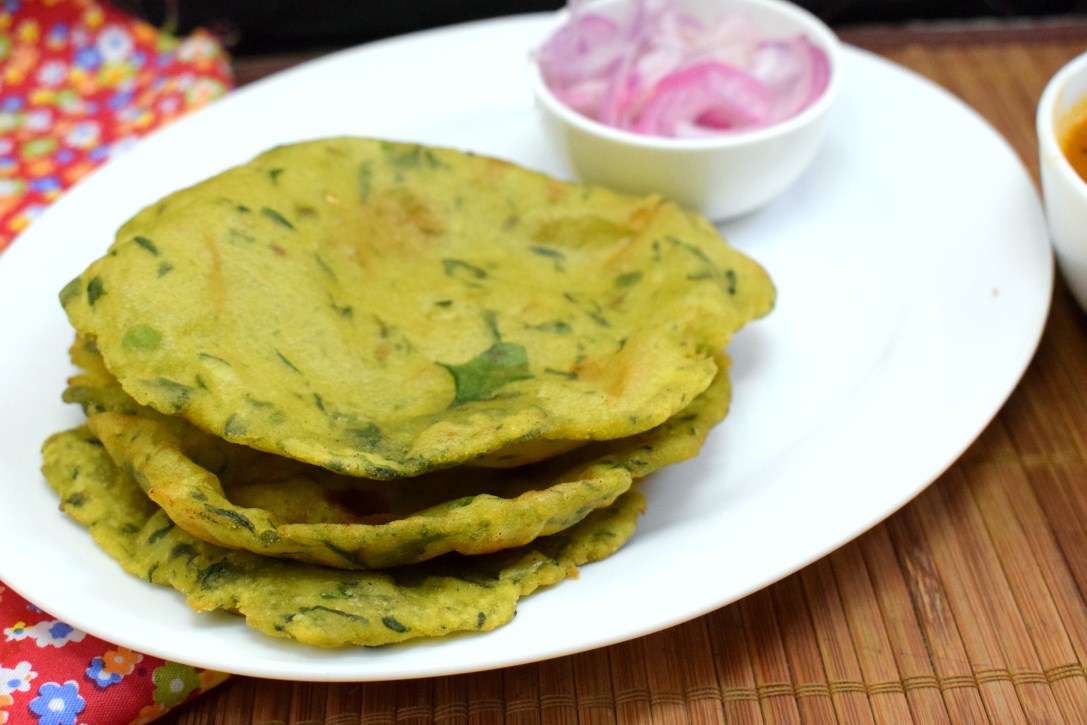 Aloo Palak Poori | How to make Potato Spinach Poori