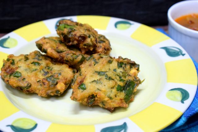 Palak Vada | Spinach Lentil Fritters