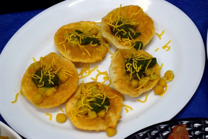 Randeri Aloo Puri ~ A Surati Street Food